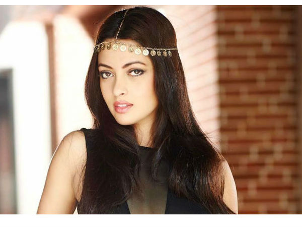 Ragini mms actress Riya Sen new bold pic viral on social media - Hindi ...