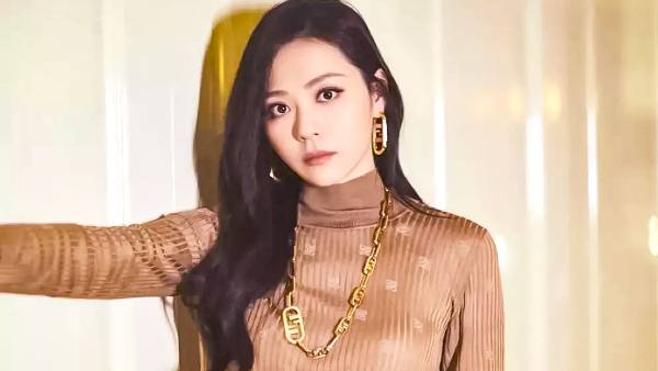 इस चीनी सिंगर ने जानबूझकर खुद को किया कोरोना पॉजिटिव, वजह जानकर लोगों ...